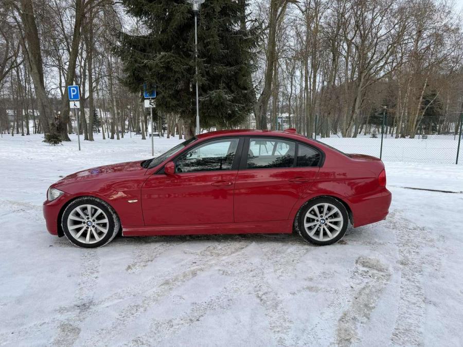 Red BMW 320 2011 in Marijampole, with an engine capacity of 2.00 L and mileage of 188 thousand km for 5800 €, photo 3 on AUTOMOTO.COM.LV