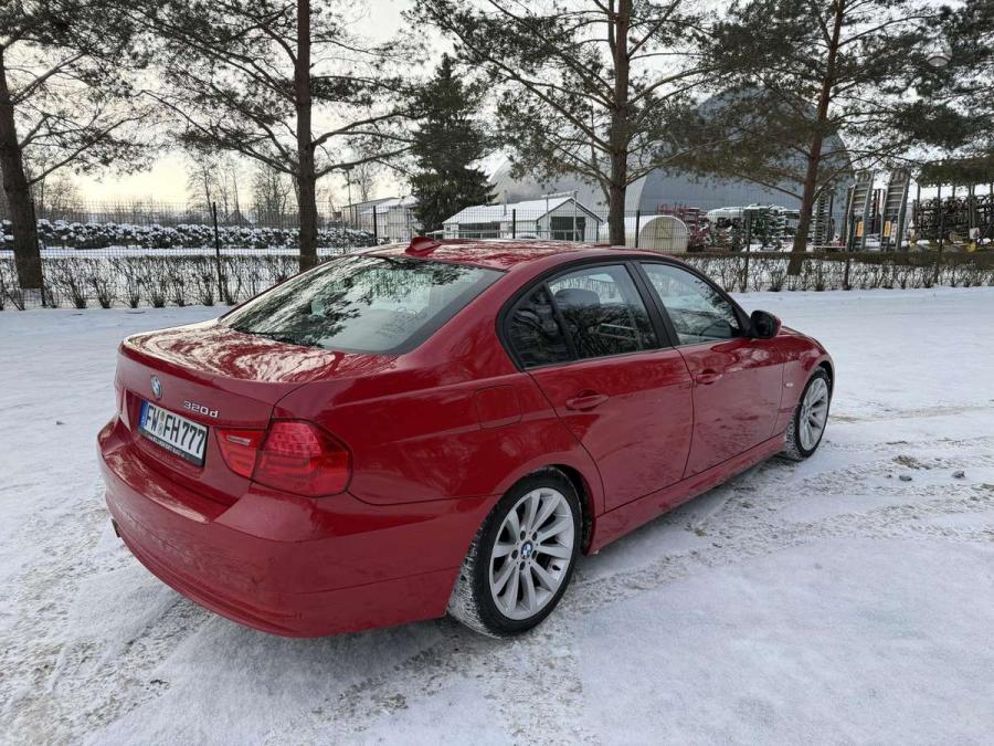 Red BMW 320 2011 in Marijampole, with an engine capacity of 2.00 L and mileage of 188 thousand km for 5800 €, photo 6 on AUTOMOTO.COM.LV