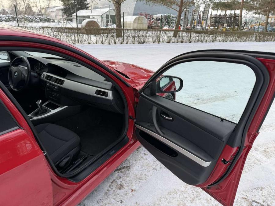 Red BMW 320 2011 in Marijampole, with an engine capacity of 2.00 L and mileage of 188 thousand km for 5800 €, photo 19 on AUTOMOTO.COM.LV