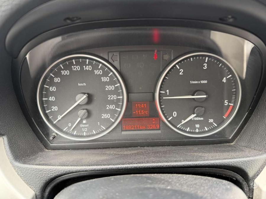 Red BMW 320 2011 in Marijampole, with an engine capacity of 2.00 L and mileage of 188 thousand km for 5800 €, photo 23 on AUTOMOTO.COM.LV