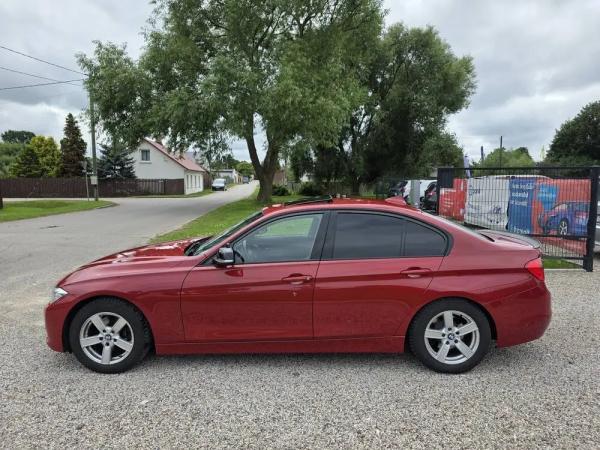 Red BMW 320 2011 in Ventspils, with an engine capacity of 2.00 L and mileage of 291 thousand km for 9500 €, photo 4 on AUTOMOTO.COM.LV