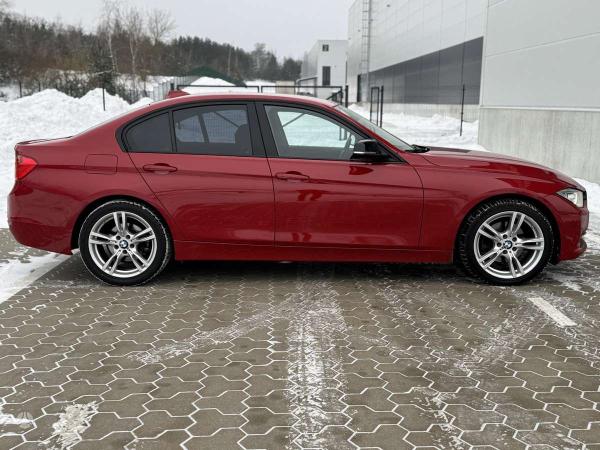 Red BMW 320 2012 in Vilnius, with an engine capacity of 2.00 L and mileage of 246 thousand km for 9990 €, photo 3 on AUTOMOTO.COM.LV