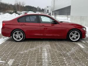 Red BMW 320 2012 in Vilnius, with an engine capacity of 2.00 L and mileage of 246 thousand km for 9990 €, photo 3 on AUTOMOTO.COM.LV