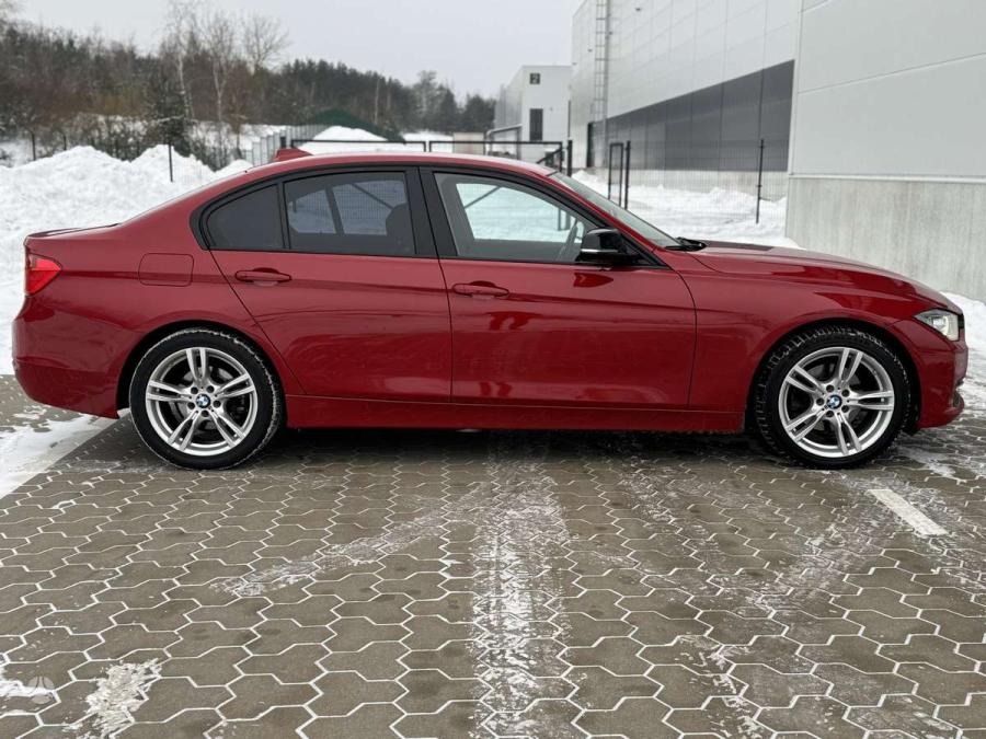Red BMW 320 2012 in Vilnius, with an engine capacity of 2.00 L and mileage of 246 thousand km for 9990 €, photo 3 on AUTOMOTO.COM.LV