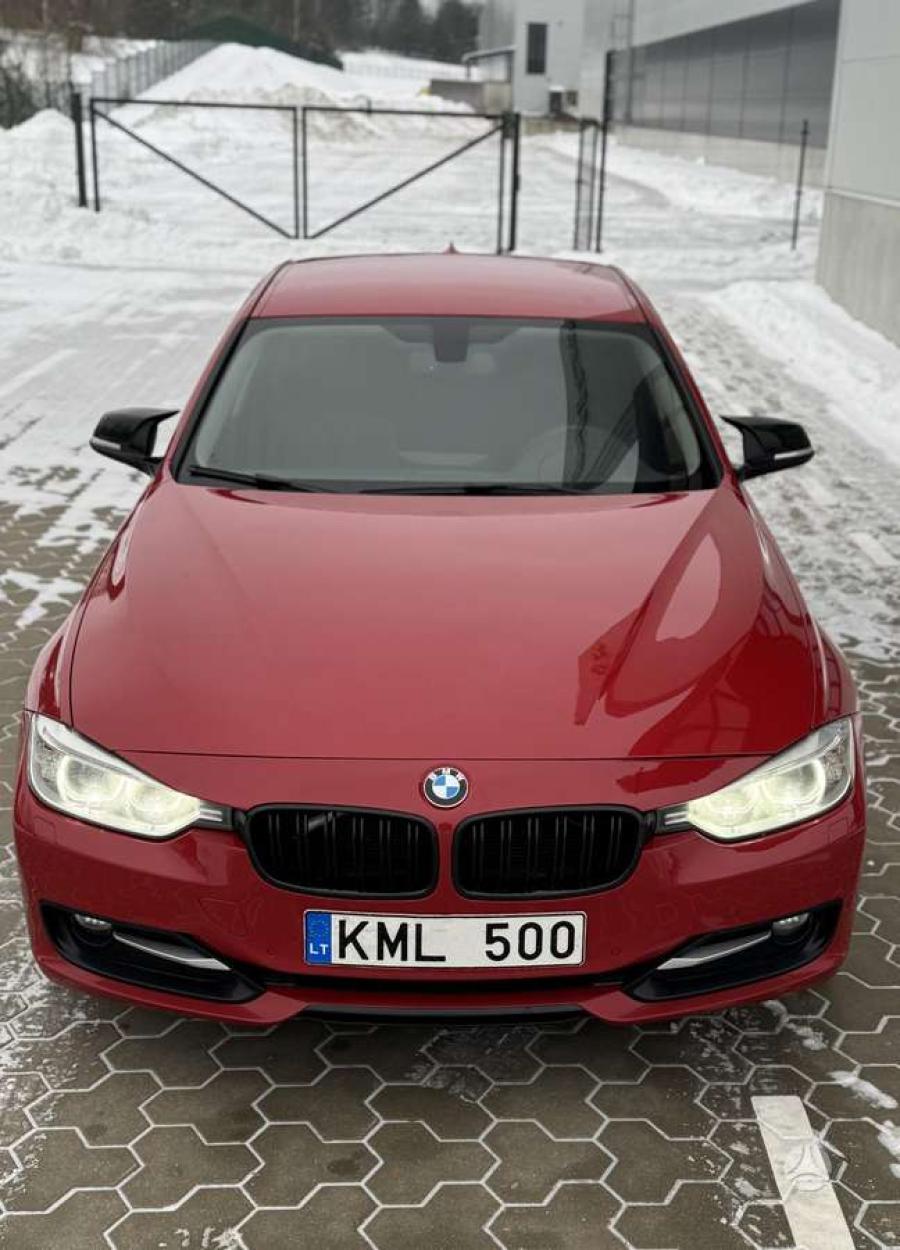 Red BMW 320 2012 in Vilnius, with an engine capacity of 2.00 L and mileage of 246 thousand km for 9990 €, photo 5 on AUTOMOTO.COM.LV