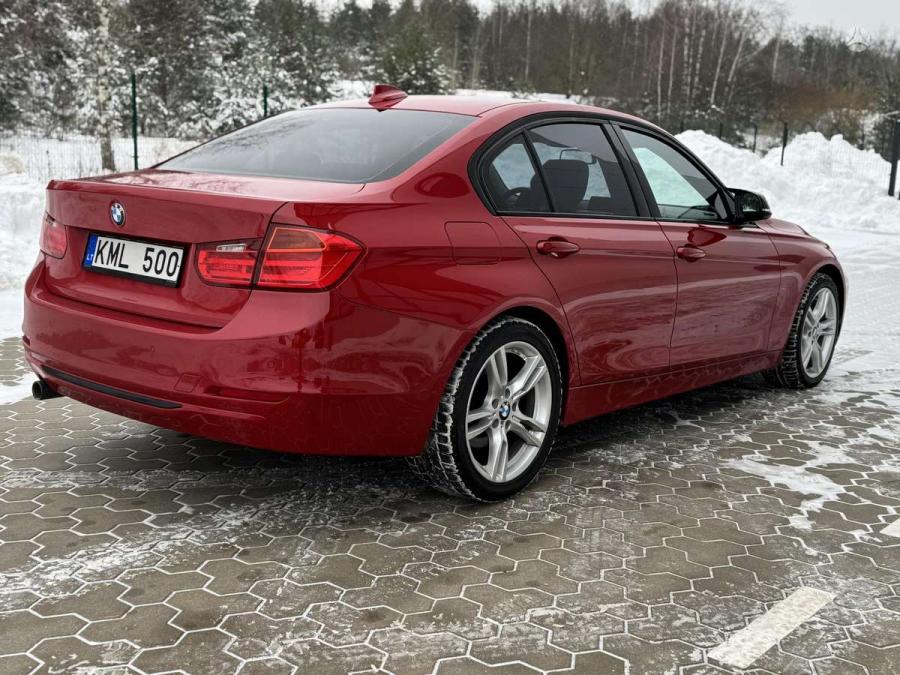 Red BMW 320 2012 in Vilnius, with an engine capacity of 2.00 L and mileage of 246 thousand km for 9990 €, photo 8 on AUTOMOTO.COM.LV
