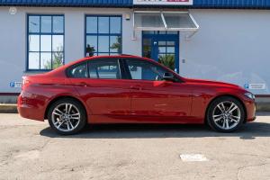 Sarkans BMW 320 2012 Viļņa, ar dzinēja tilpumu 2.00 L un nobraukumu 155 tūkst. km par 10990 €, foto 14 vietnē AUTOMOTO.COM.LV