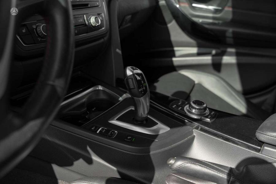 Sarkans BMW 320 2012 Viļņa, ar dzinēja tilpumu 2.00 L un nobraukumu 155 tūkst. km par 10990 €, foto 15 vietnē AUTOMOTO.COM.LV