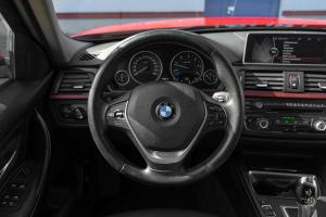Sarkans BMW 320 2012 Viļņa, ar dzinēja tilpumu 2.00 L un nobraukumu 155 tūkst. km par 10990 €, foto 17 vietnē AUTOMOTO.COM.LV