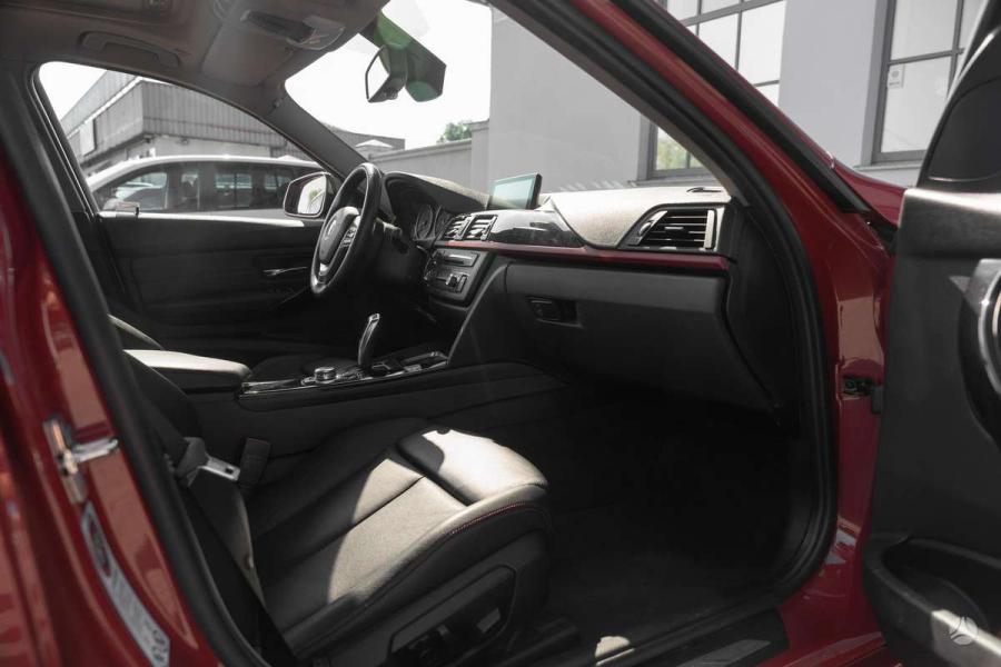 Sarkans BMW 320 2012 Viļņa, ar dzinēja tilpumu 2.00 L un nobraukumu 155 tūkst. km par 10990 €, foto 20 vietnē AUTOMOTO.COM.LV