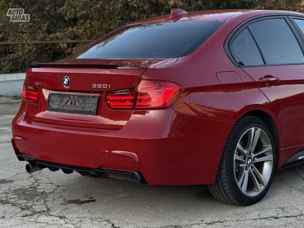 Red BMW 320 2014 in Vilnius, with an engine capacity of 2.00 L and mileage of 131 thousand km for 10900 €, photo 4 on AUTOMOTO.COM.LV
