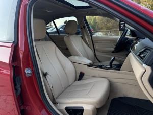Red BMW 320 2014 in Vilnius, with an engine capacity of 2.00 L and mileage of 131 thousand km for 10900 €, photo 10 on AUTOMOTO.COM.LV