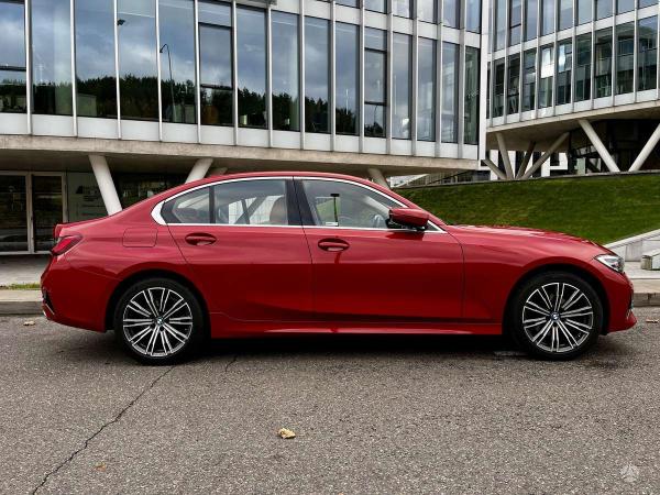 Red BMW 320 2019 in Vilnius, with an engine capacity of 2.00 L and mileage of 85 thousand km for 26500 €, photo 3 on AUTOMOTO.COM.LV