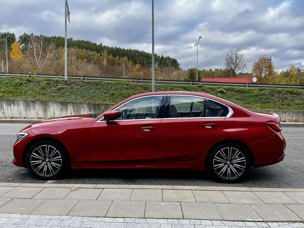 Red BMW 320 2019 in Vilnius, with an engine capacity of 2.00 L and mileage of 85 thousand km for 26500 €, photo 7 on AUTOMOTO.COM.LV