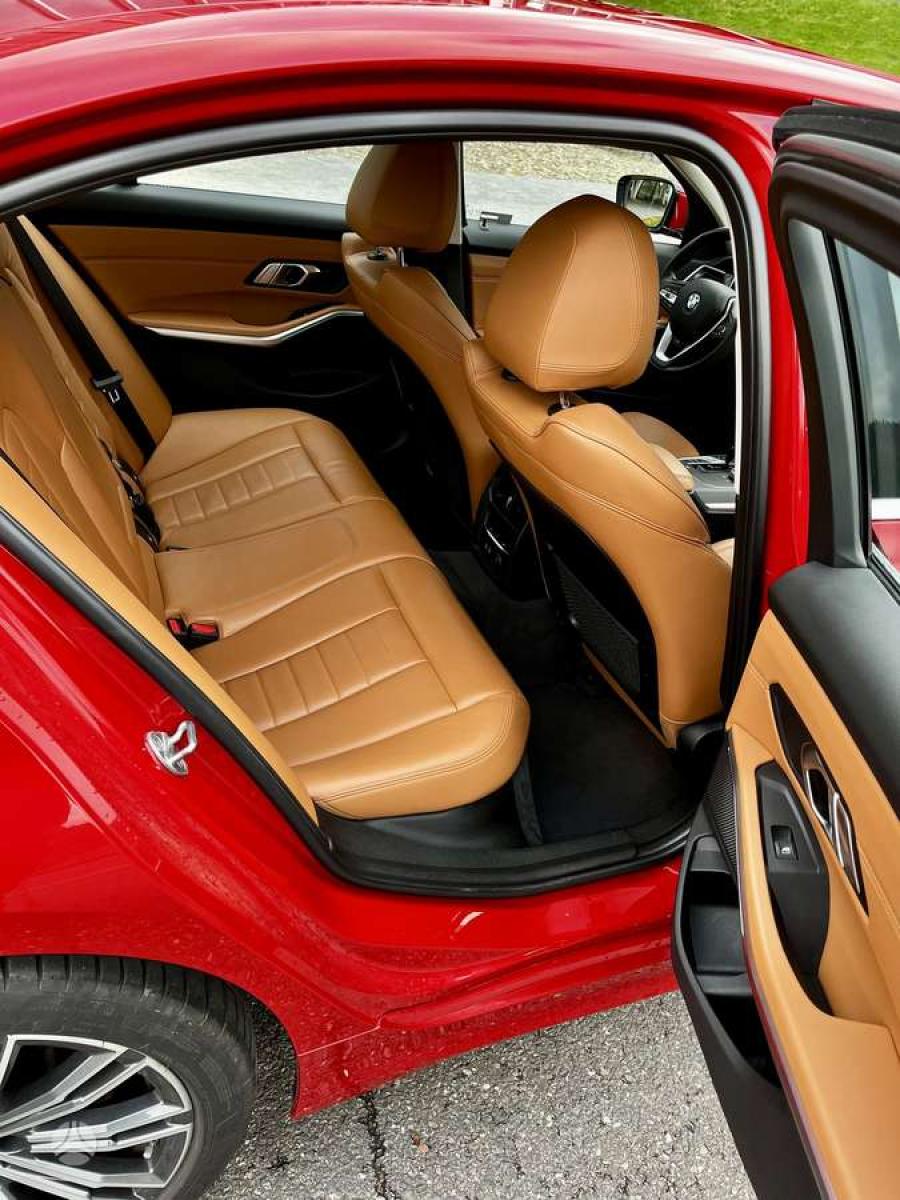 Sarkans BMW 320 2019 Viļņa, ar dzinēja tilpumu 2.00 L un nobraukumu 85 tūkst. km par 26500 €, foto 13 vietnē AUTOMOTO.COM.LV