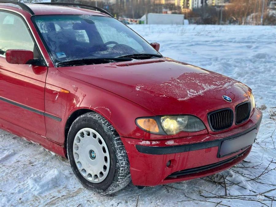 Red BMW 320 2003 in Vilnius, with an engine capacity of 2.20 L and mileage of 430 thousand km for 2250 €, photo 5 on AUTOMOTO.COM.LV