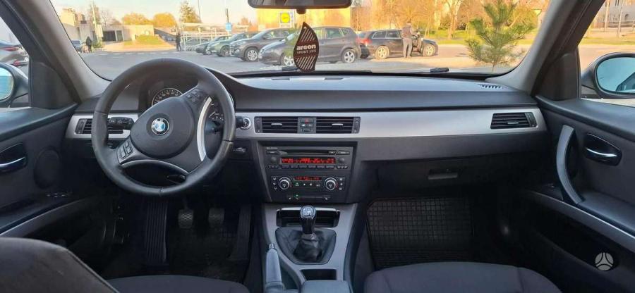 Sarkans BMW 320 2006 Kauņa, ar dzinēja tilpumu 2.00 L un nobraukumu 409 tūkst. km par 2500 €, foto 12 vietnē AUTOMOTO.COM.LV