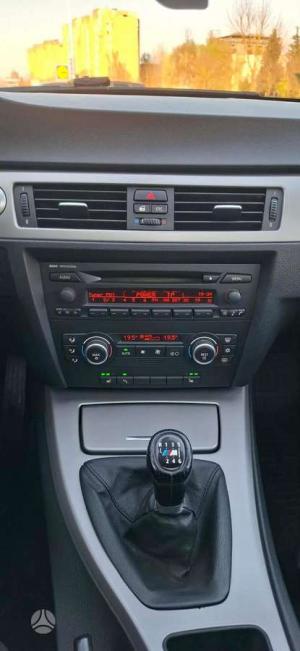Sarkans BMW 320 2006 Kauņa, ar dzinēja tilpumu 2.00 L un nobraukumu 409 tūkst. km par 2500 €, foto 13 vietnē AUTOMOTO.COM.LV