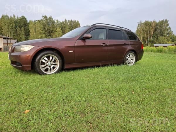 Sarkans BMW 320 2006 Rīga, ar dzinēja tilpumu 2.00 L un nobraukumu 334 tūkst. km par 3000 €, foto 2 vietnē AUTOMOTO.COM.LV