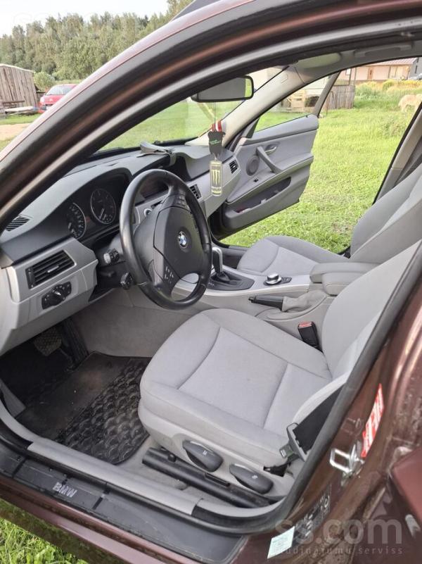 Sarkans BMW 320 2006 Rīga, ar dzinēja tilpumu 2.00 L un nobraukumu 334 tūkst. km par 3000 €, foto 3 vietnē AUTOMOTO.COM.LV