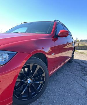 Red BMW 320 2009 in Tallinn, with an engine capacity of 0.00 L and mileage of 355 thousand km for 6500 €, photo 15 on AUTOMOTO.COM.LV