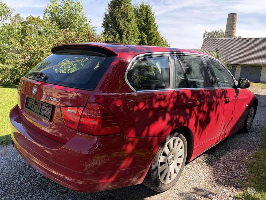 Sarkans BMW 320 2009 Birštonas, ar dzinēja tilpumu 2.00 L un nobraukumu 292 tūkst. km par 2350 €, foto 5 vietnē AUTOMOTO.COM.LV