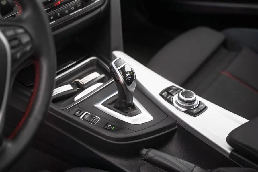 Sarkans BMW 320 2012 Liepāja, ar dzinēja tilpumu 2.00 L un nobraukumu 250 tūkst. km par 9100 €, foto 19 vietnē AUTOMOTO.COM.LV