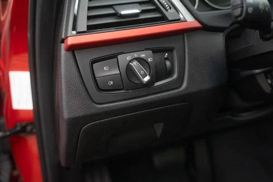 Sarkans BMW 320 2012 Liepāja, ar dzinēja tilpumu 2.00 L un nobraukumu 250 tūkst. km par 9100 €, foto 26 vietnē AUTOMOTO.COM.LV