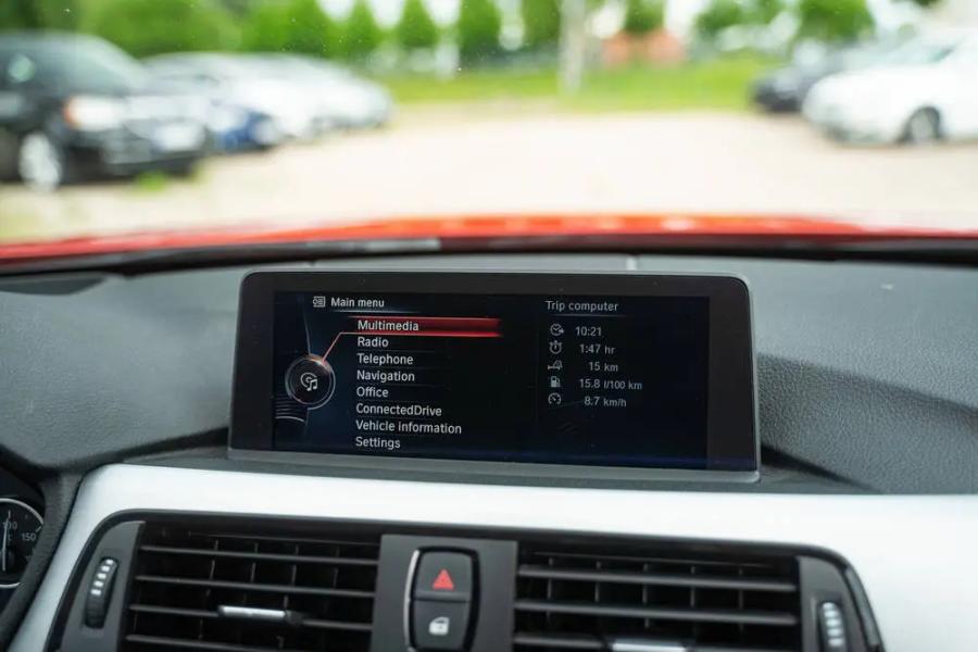 Sarkans BMW 320 2012 Liepāja, ar dzinēja tilpumu 2.00 L un nobraukumu 250 tūkst. km par 9100 €, foto 33 vietnē AUTOMOTO.COM.LV