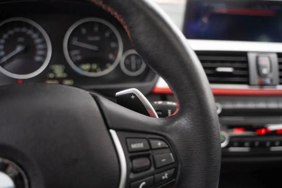 Sarkans BMW 320 2012 Liepāja, ar dzinēja tilpumu 2.00 L un nobraukumu 250 tūkst. km par 9100 €, foto 39 vietnē AUTOMOTO.COM.LV