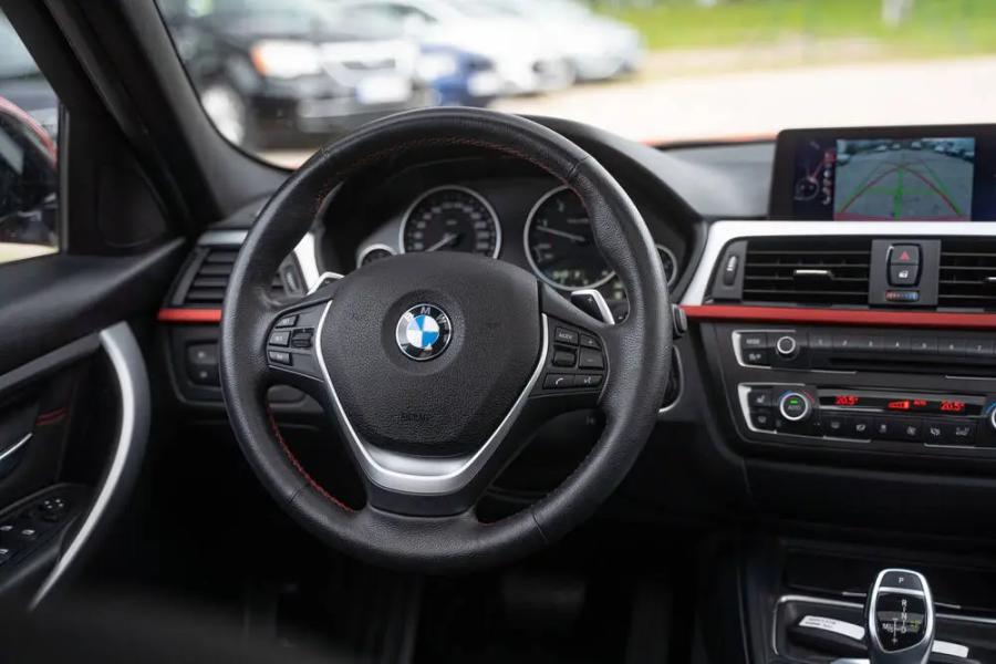 Sarkans BMW 320 2012 Liepāja, ar dzinēja tilpumu 2.00 L un nobraukumu 250 tūkst. km par 9100 €, foto 43 vietnē AUTOMOTO.COM.LV
