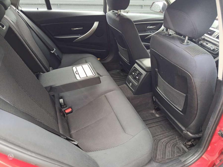 Red BMW 320 2012 in Siauliai, with an engine capacity of 2.00 L and mileage of 380 thousand km for 3950 €, photo 8 on AUTOMOTO.COM.LV
