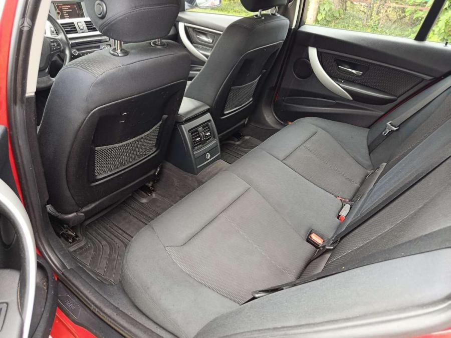 Red BMW 320 2012 in Siauliai, with an engine capacity of 2.00 L and mileage of 380 thousand km for 3950 €, photo 9 on AUTOMOTO.COM.LV