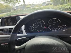 Red BMW 320 2013 in Jelgava, with an engine capacity of 2.00 L and mileage of 310 thousand km for 2850 €, photo 10 on AUTOMOTO.COM.LV