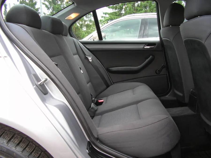 BMW 320 2005 Sigulda, ar dzinēja tilpumu 2.00 L un nobraukumu 247 tūkst. km par 2950 €, foto 20 vietnē AUTOMOTO.COM.LV
