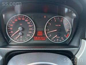 BMW 320 2005 in Valmiera, with an engine capacity of 2.00 L and mileage of 223 thousand km for 3690 €, photo 14 on AUTOMOTO.COM.LV