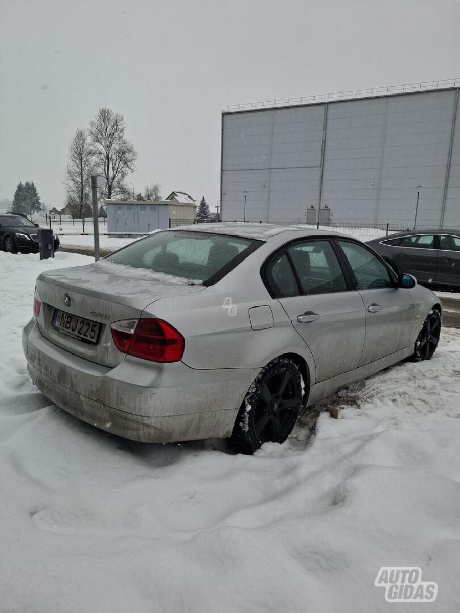 BMW 320 2006 in Vilnius, with an engine capacity of 2.00 L and mileage of 265 thousand km for 999 €, photo 3 on AUTOMOTO.COM.LV