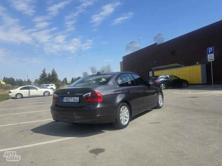 BMW 320 2007 Šauļi, ar dzinēja tilpumu 2.00 L un nobraukumu 333 tūkst. km par 3600 €, foto 12 vietnē AUTOMOTO.COM.LV