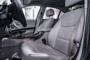 BMW 320 2009 in Kaunas, with an engine capacity of 2.00 L and mileage of 270 thousand km for 5990 €, photo 6 on AUTOMOTO.COM.LV