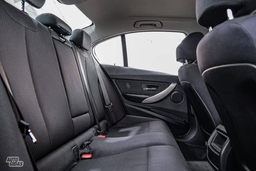 BMW 320 2014 in Kaunas, with an engine capacity of 2.00 L and mileage of 298 thousand km for 9790 €, photo 11 on AUTOMOTO.COM.LV