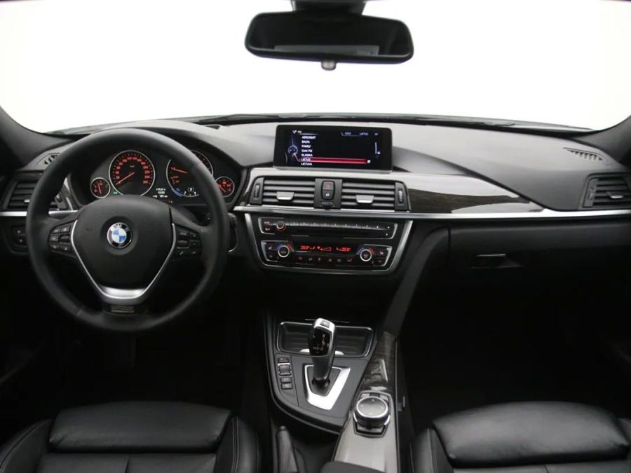 BMW 320 2015 in Vilnius, with an engine capacity of 2.00 L and mileage of 144 thousand km for 14199 €, photo 3 on AUTOMOTO.COM.LV