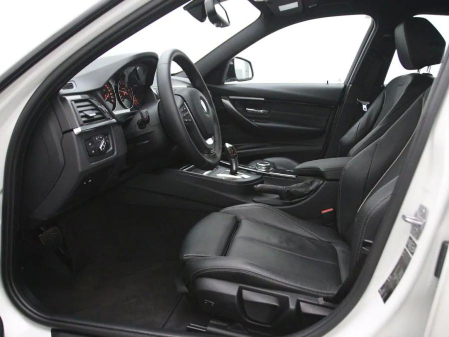 BMW 320 2015 in Vilnius, with an engine capacity of 2.00 L and mileage of 144 thousand km for 14199 €, photo 5 on AUTOMOTO.COM.LV