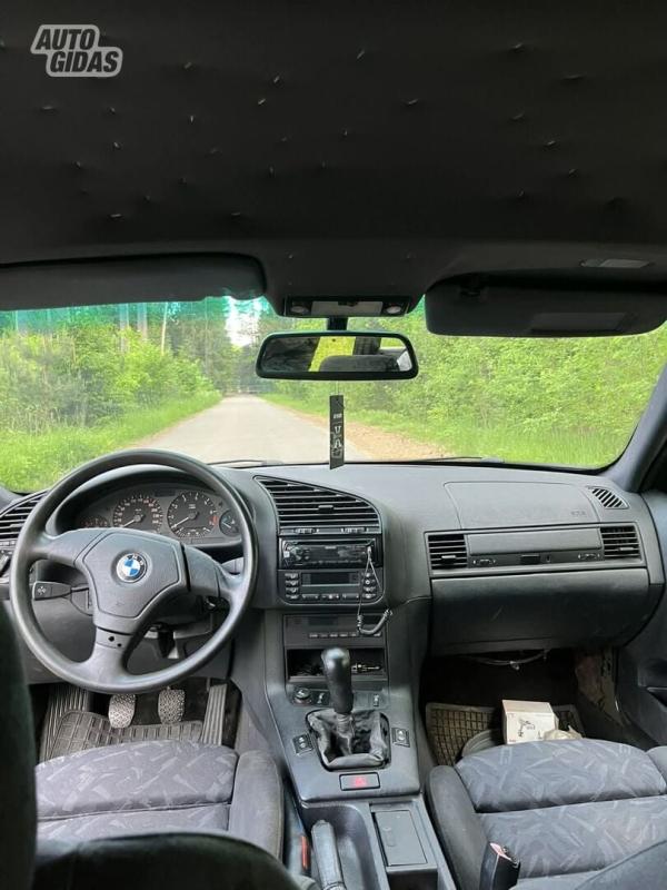 BMW 320 1998 Panevēža, ar dzinēja tilpumu 2.00 L un nobraukumu 361 tūkst. km par 2600 €, foto 8 vietnē AUTOMOTO.COM.LV
