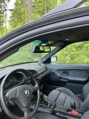 BMW 320 1998 in Panevezys, with an engine capacity of 2.00 L and mileage of 361 thousand km for 2600 €, photo 11 on AUTOMOTO.COM.LV