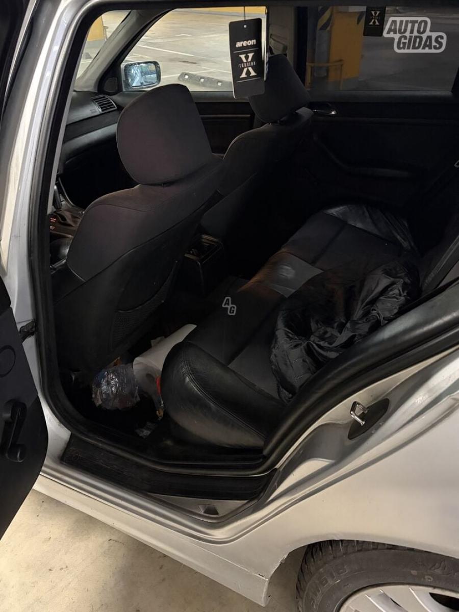 BMW 320 2000 Viļņa, ar dzinēja tilpumu 2.00 L un nobraukumu 323 tūkst. km par 999 €, foto 16 vietnē AUTOMOTO.COM.LV