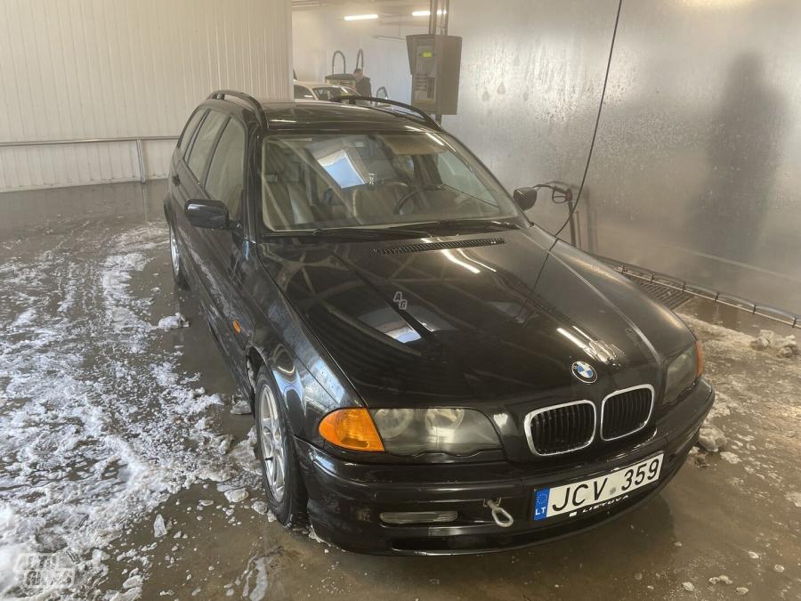 BMW 320 2001 in Siauliai, with an engine capacity of 2.00 L and mileage of 314 thousand km for 500 €, photo 1 on AUTOMOTO.COM.LV