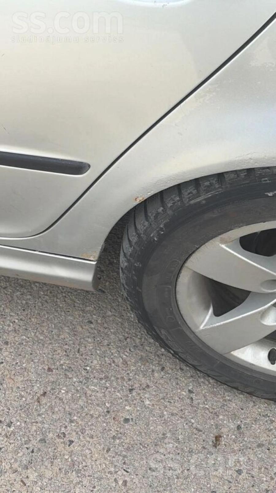 BMW 320 2005 Preiļi, ar dzinēja tilpumu 2.00 L un nobraukumu 473 tūkst. km par 2450 €, foto 5 vietnē AUTOMOTO.COM.LV