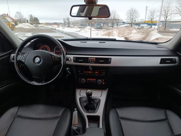BMW 320 2006 in Siauliai, with an engine capacity of 2.00 L and mileage of 300 thousand km for 2750 €, photo 8 on AUTOMOTO.COM.LV