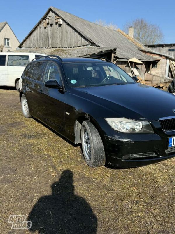 BMW 320 2006 in Vilnius, with an engine capacity of 2.00 L and mileage of 298 thousand km for 999 €, photo 4 on AUTOMOTO.COM.LV