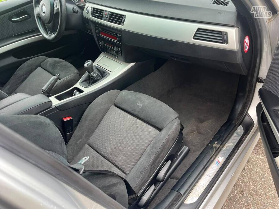 BMW 320 2006 in Vilkaviskis, with an engine capacity of 2.00 L and mileage of 369 thousand km for 3900 €, photo 24 on AUTOMOTO.COM.LV